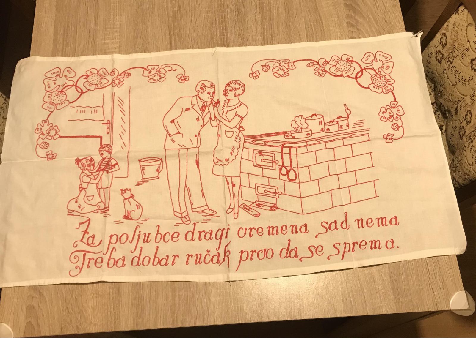 krpa ukrasna ručno ušiveni motivi i slova