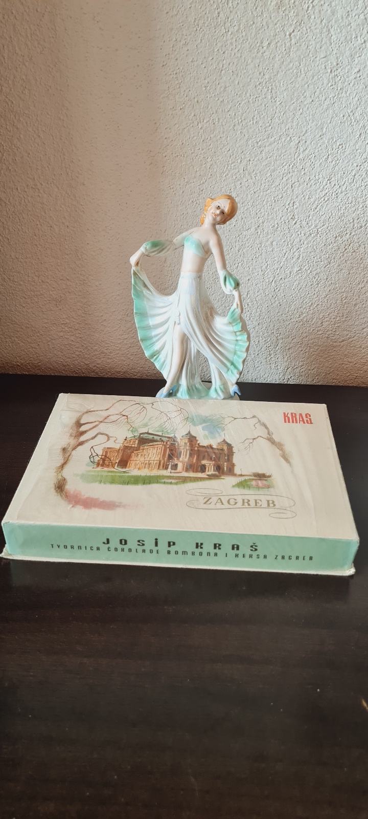 Kutija Kraš Zagreb. Tvornica čokolade, bombona i keksa, Josip Kraš,