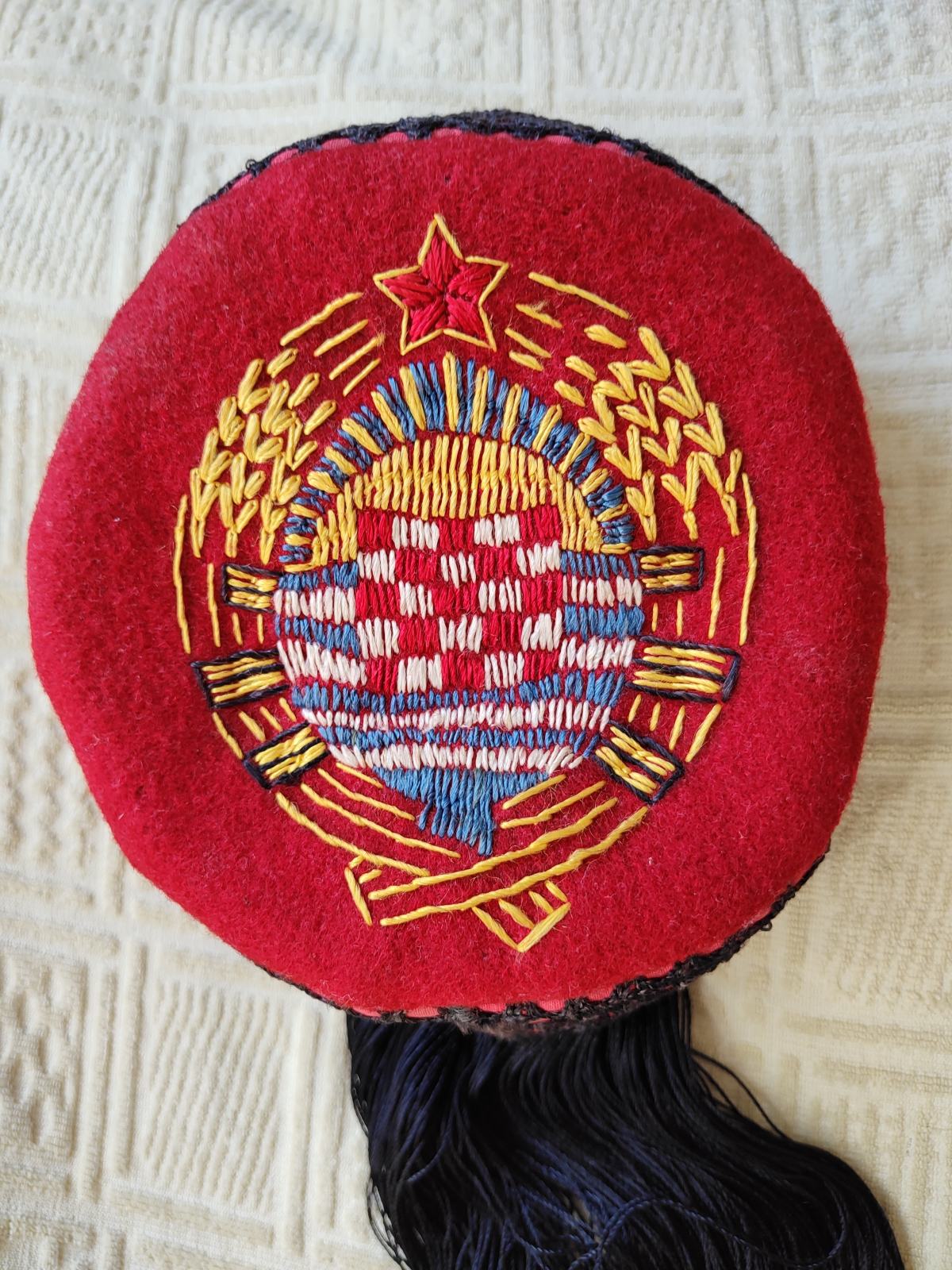 Lička kapa s grbom SR Hrvatske