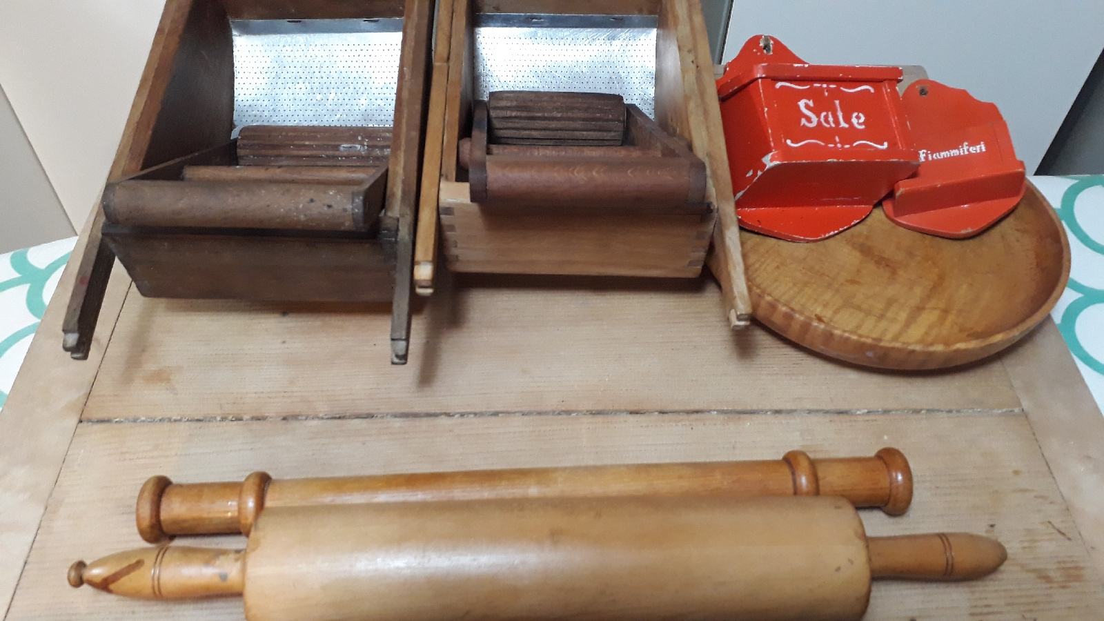 Lot 11 starih drvenih predmeta