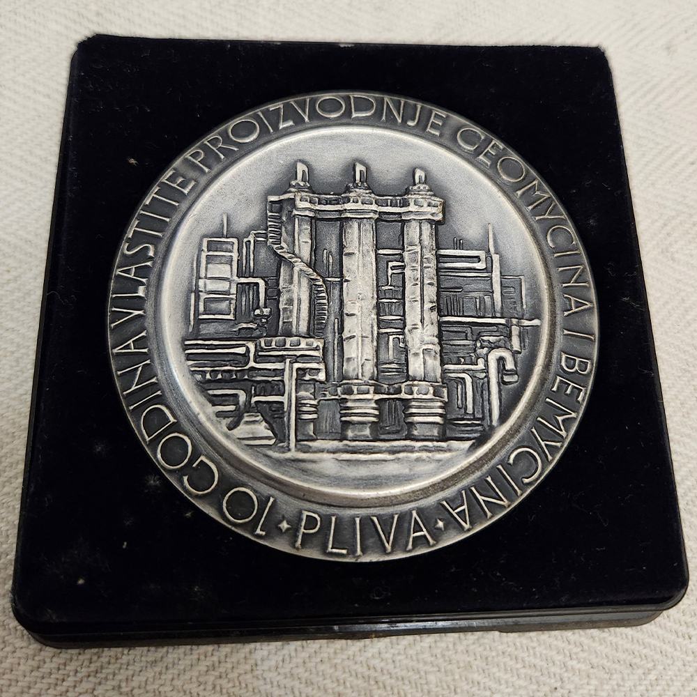 Medalja u kutiji - PLIVA - 10 godina vlastite proizvodnje