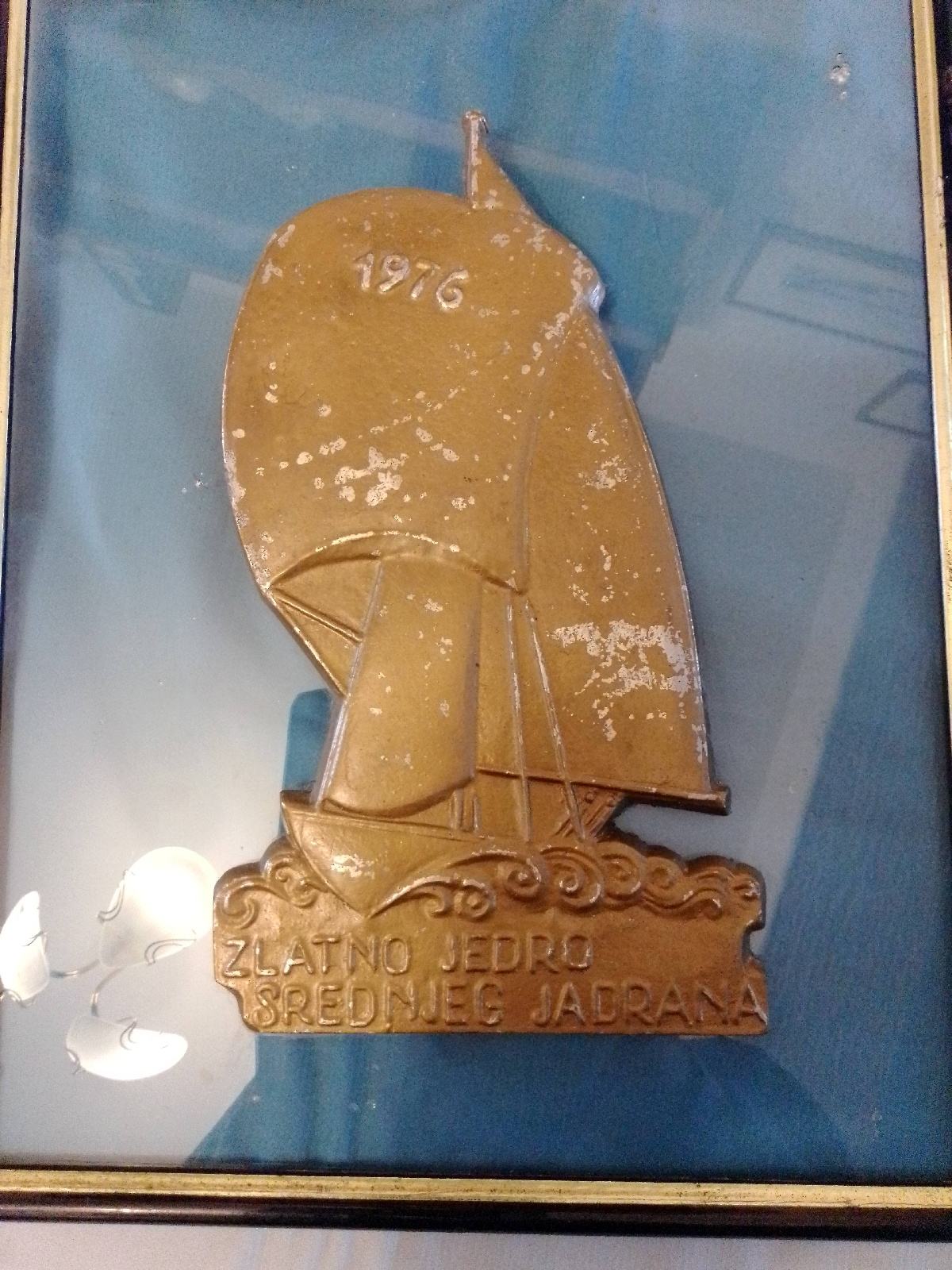 Plaketa zlatno jedro