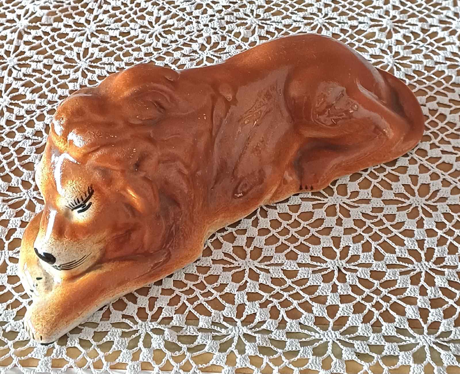 porculanska figura lav