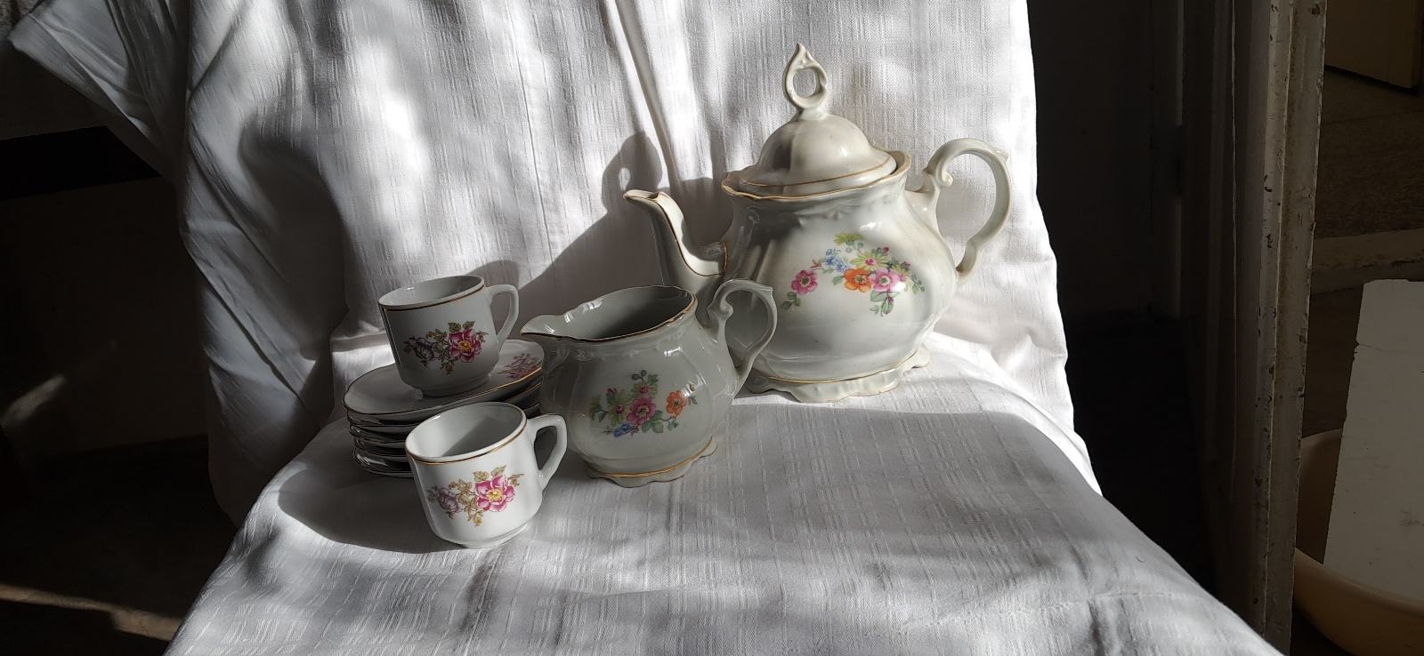 Porculanski set za kavu/čaj (Titov veles)