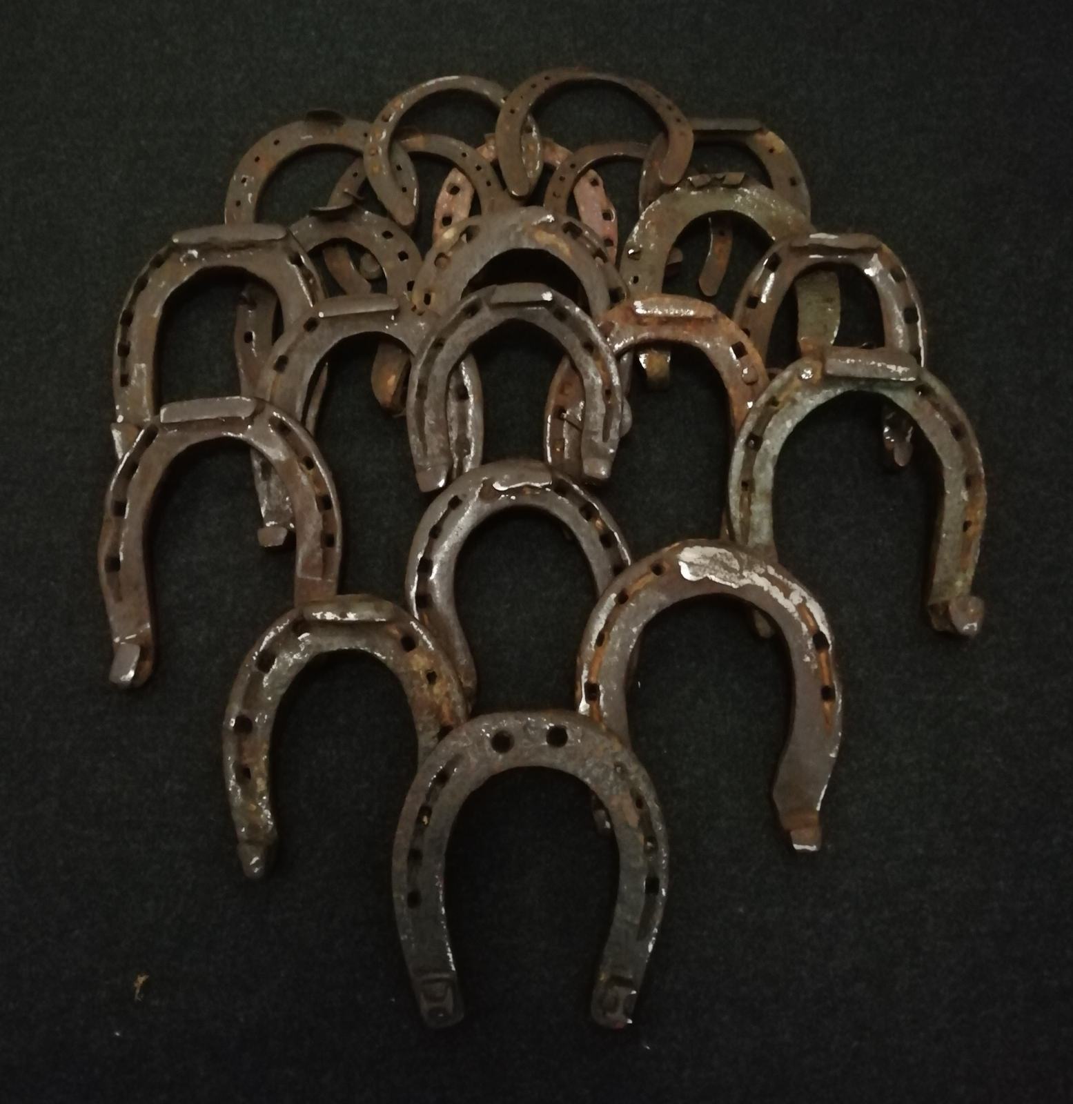 Potkova, potkove - 21 komad