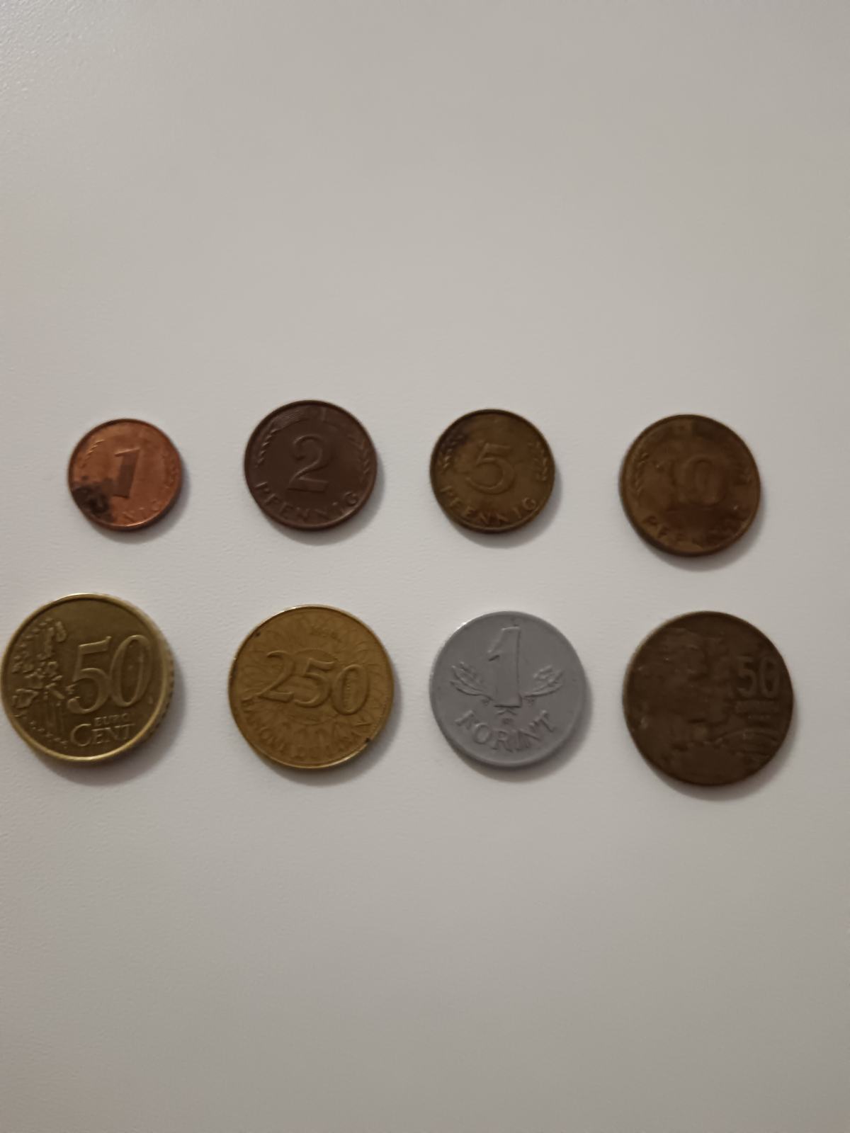 Prodajem 2 feninga iz 1966(bakreni) i 50 centi 2002