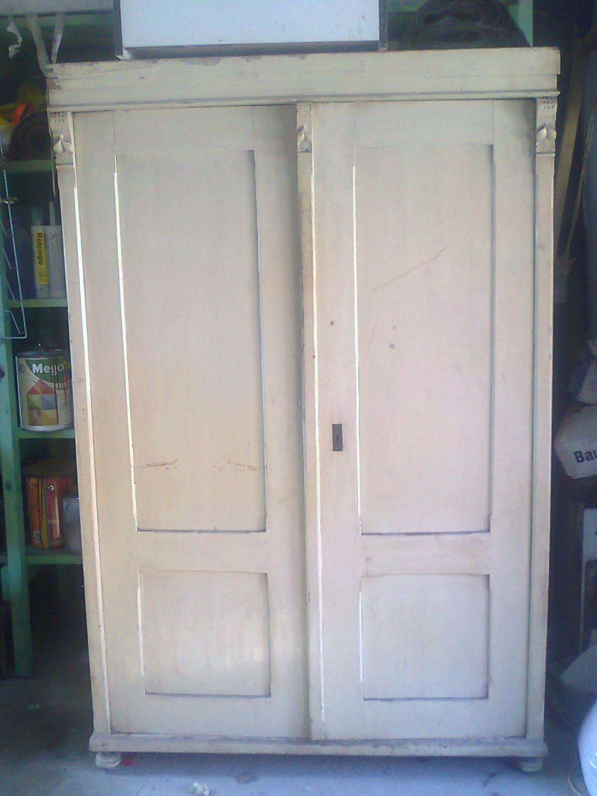 Prodajem stari dvodjelni ormar