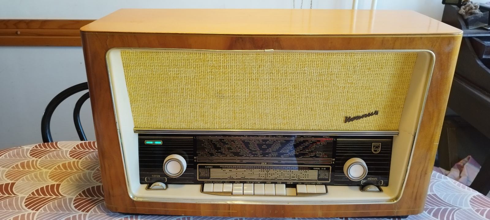 Radio PHILIPS URANUS B5 D 03A, ispravan lampaš