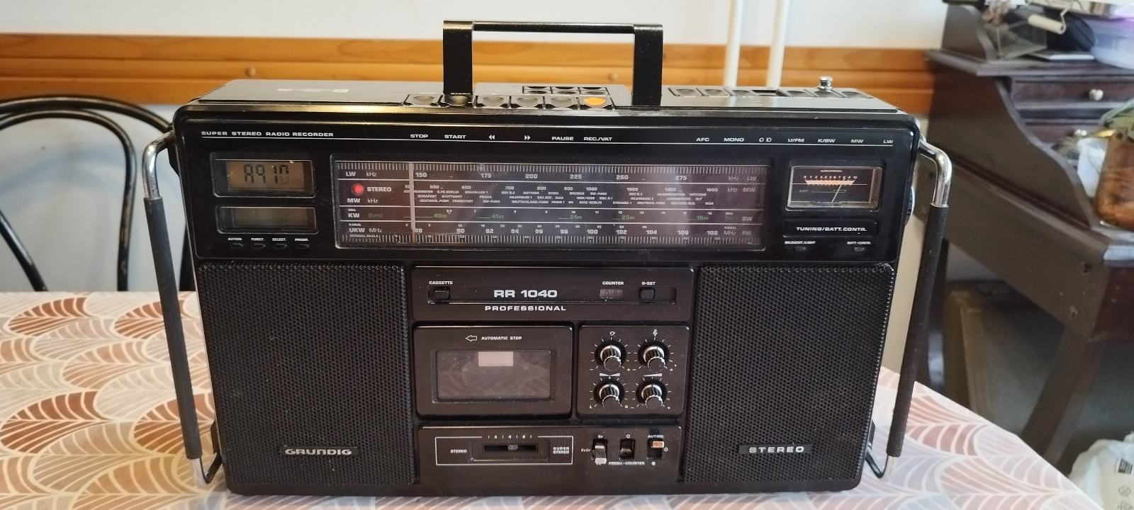 Radio tranzistor GRUNDIG RR 1040 PROFESSIONAL STEREO