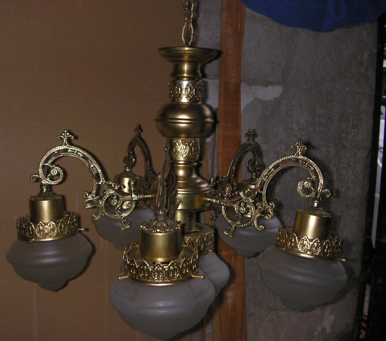 restaurirani mesingani luster