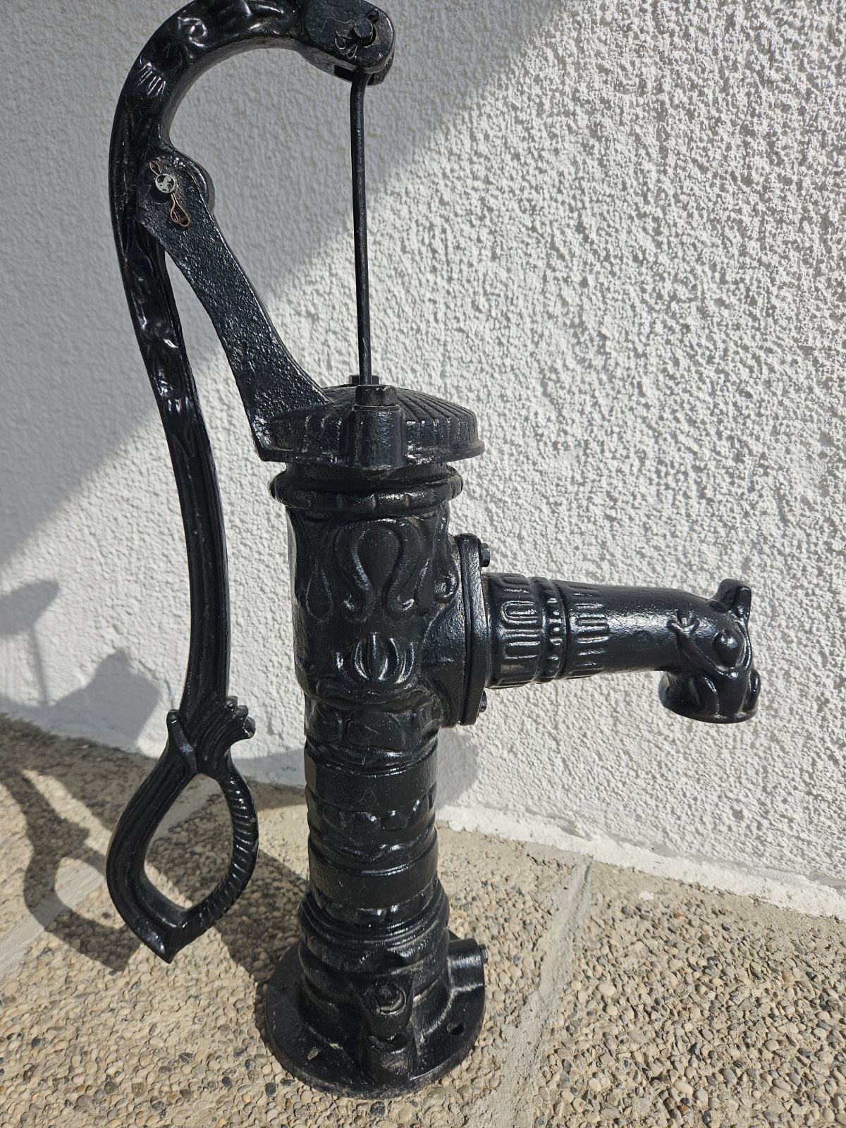 Ručna pumpa - rustikalna sa prekrasnim motivima