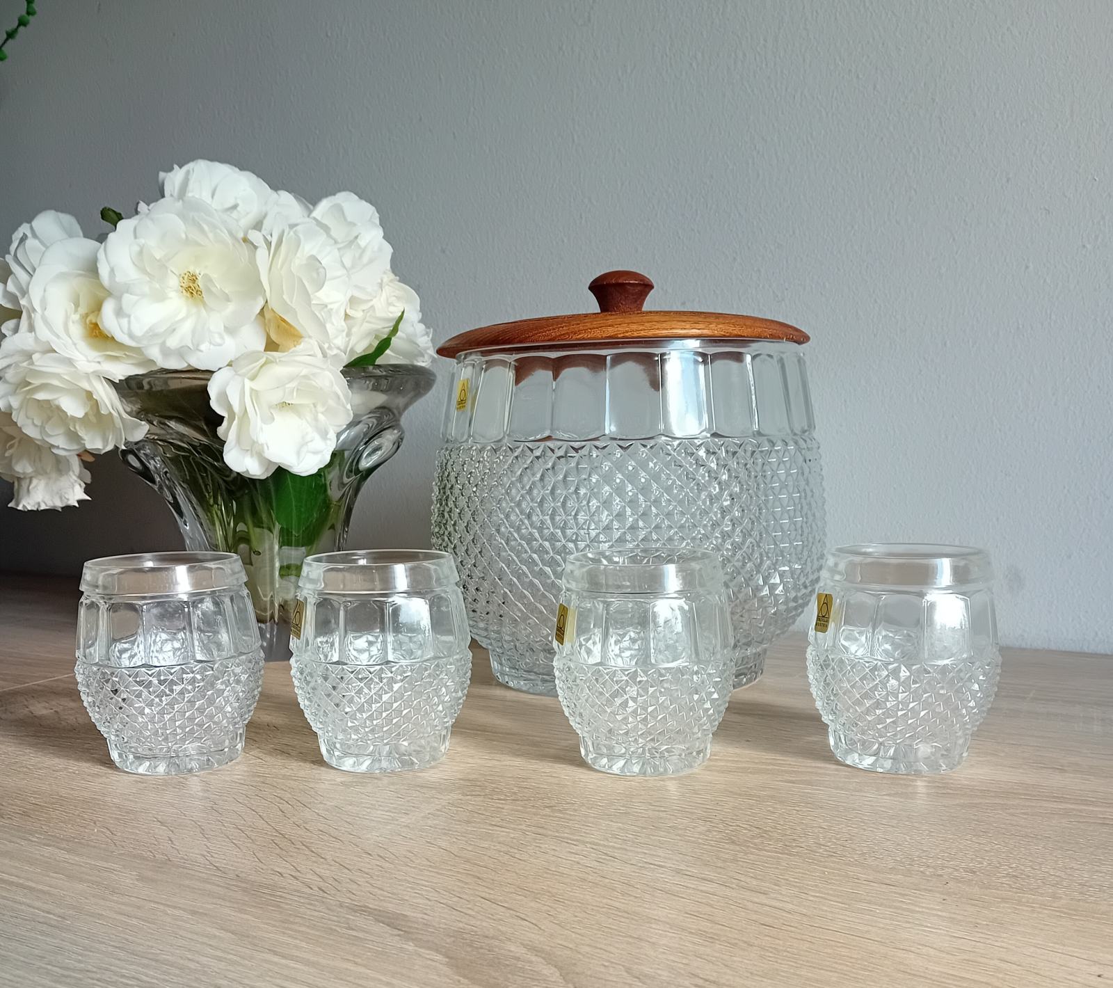 RUSTIKALNI STAKLENI SET - ČAŠE I POSUDA S POKLOPCEM