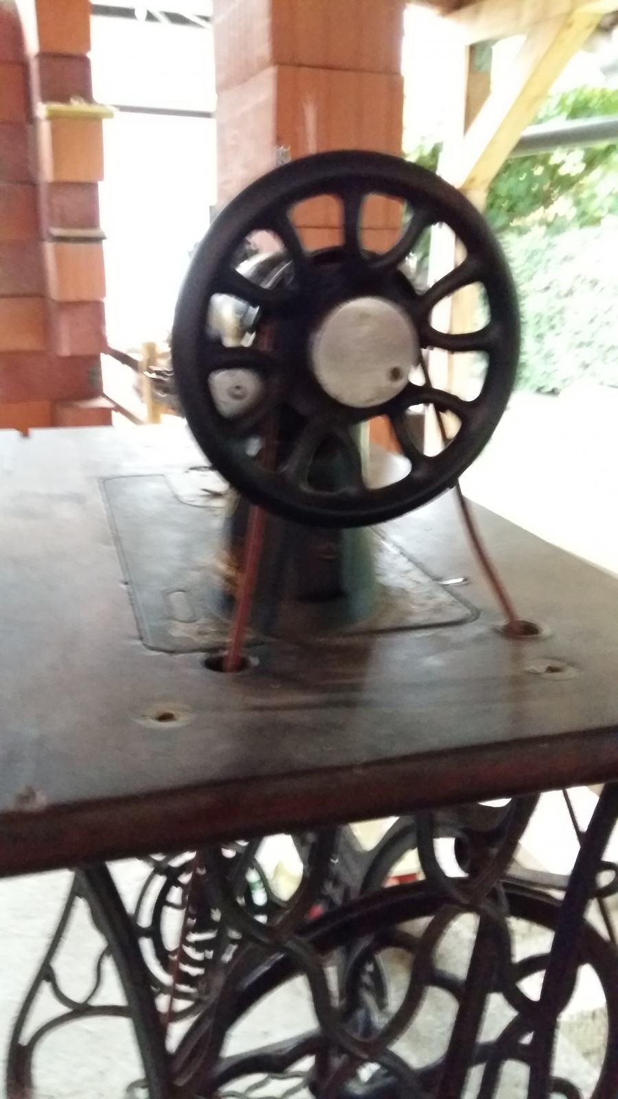 Singer mašinu i kolovrat