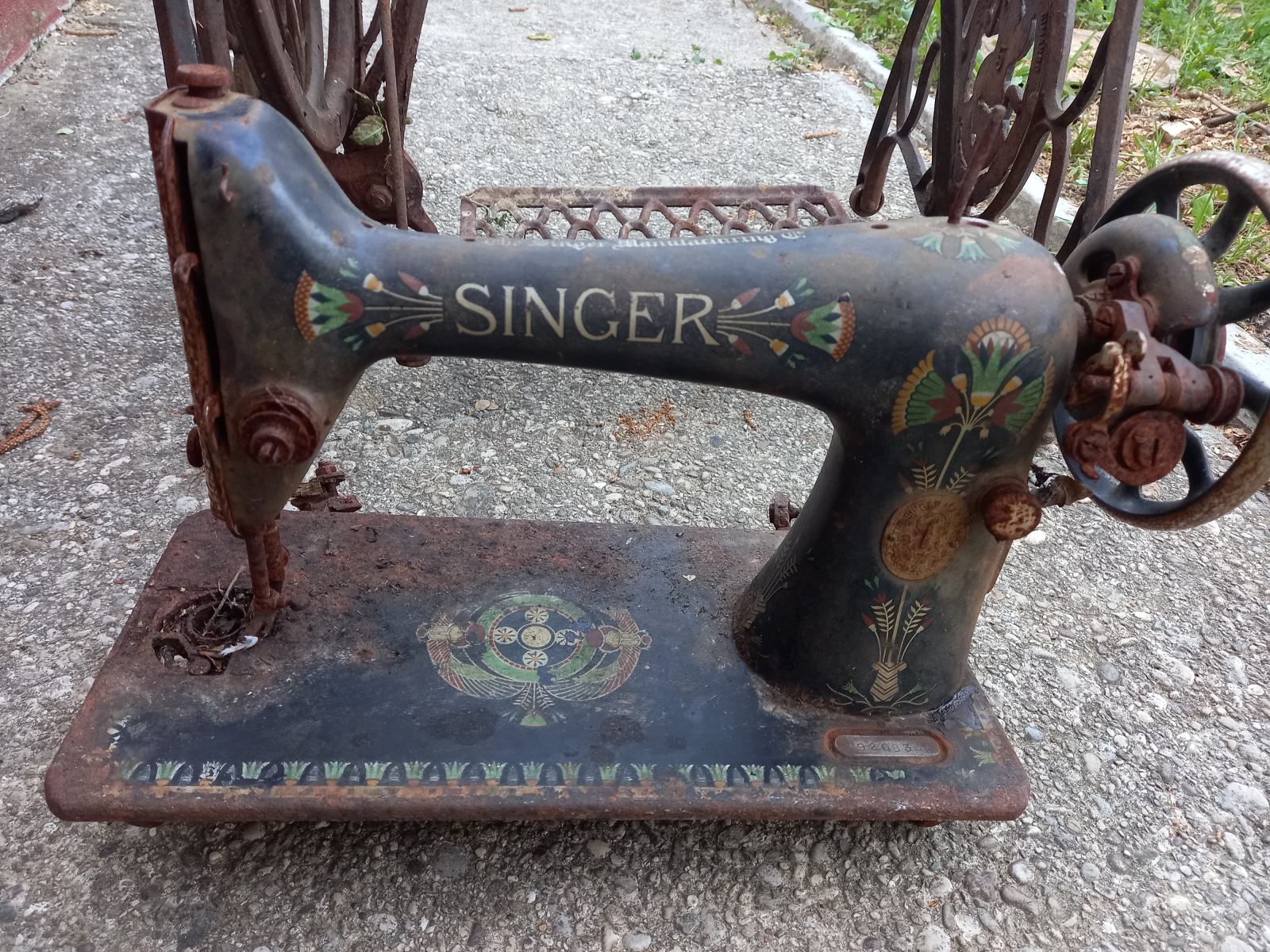 Singer, singerica stara preko 100g.