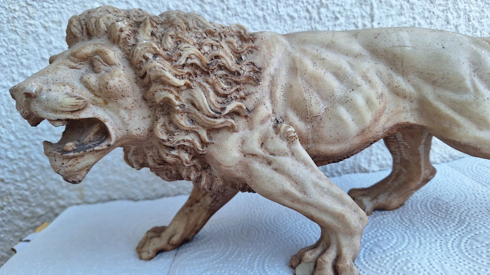 SKULPTURA LAV, alabaster, dimenzije: 32x16cm