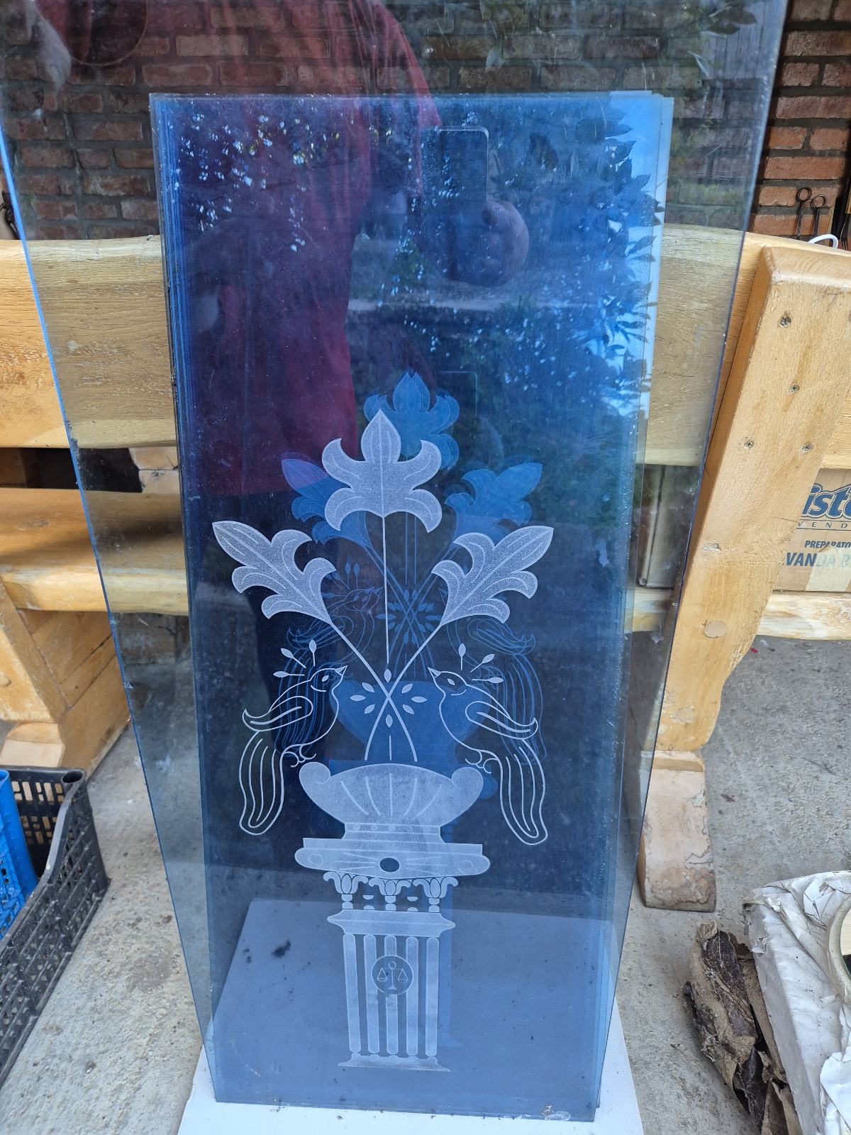 staklene ploće(plave boje) sa gravurom