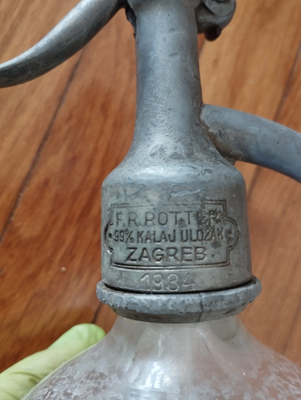 stara boca za soda vodu iz 1934 godine