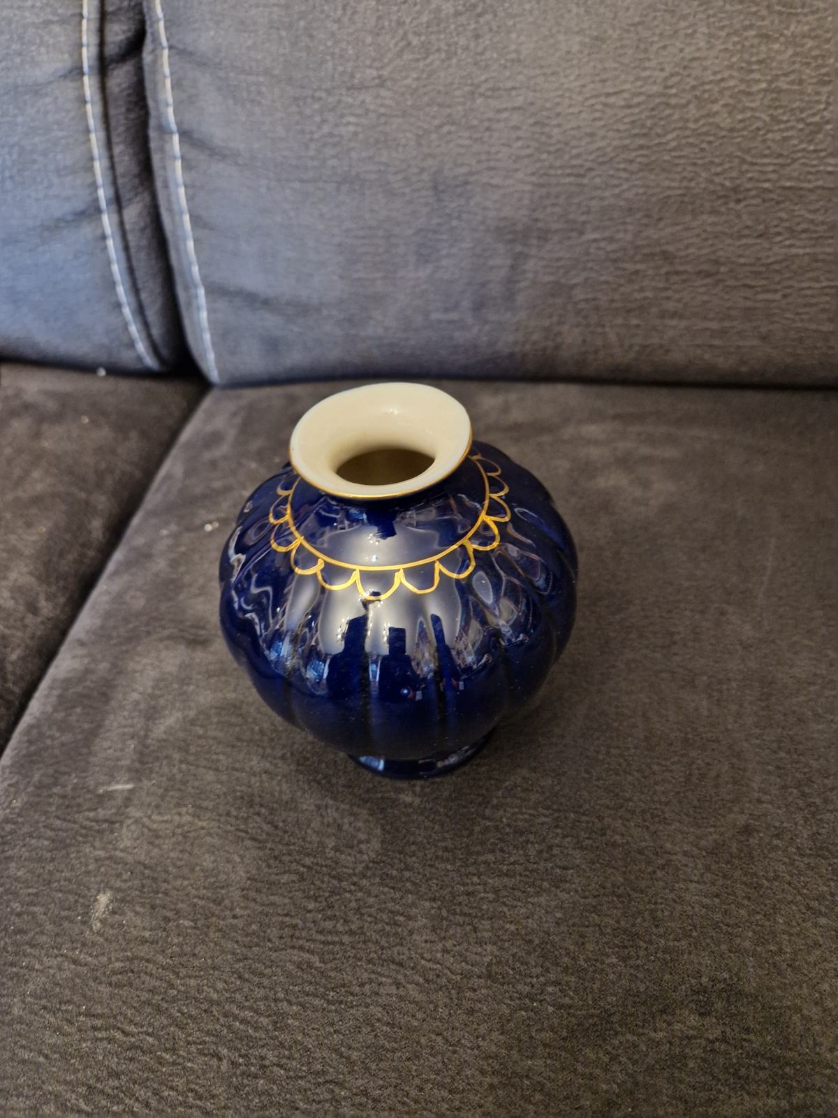 Stara mala kobaltna ukrasna vazica