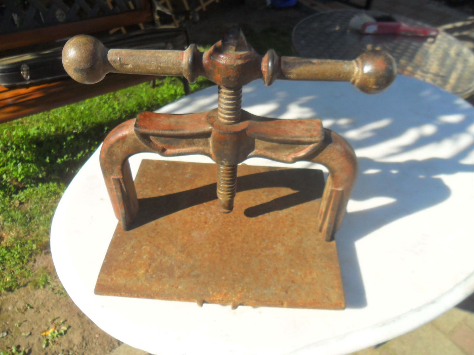 stara masivna stega za knjige-zamjene za starine