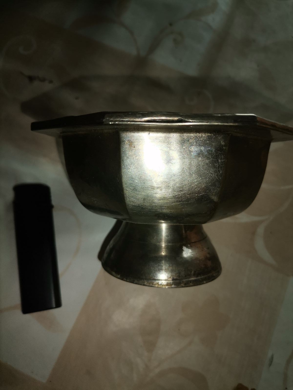 stara posrebrena posuda...