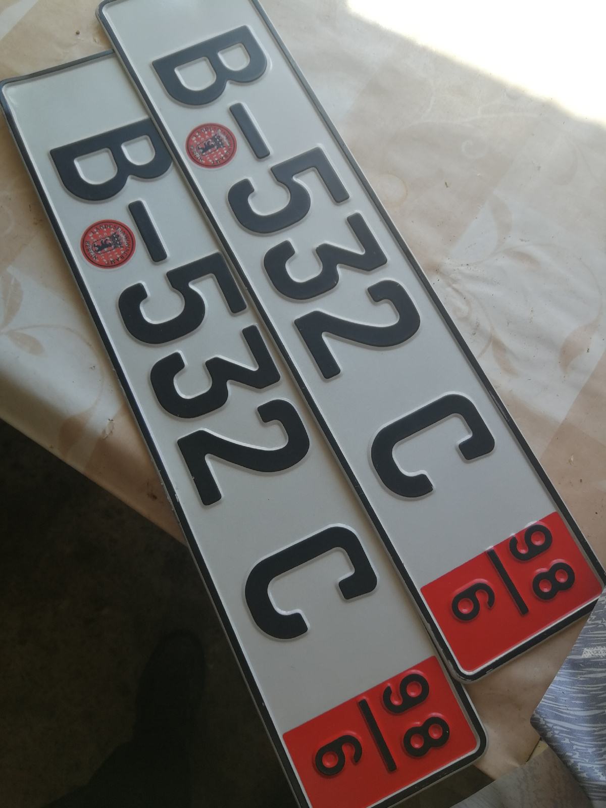 stare registracijske tablice....