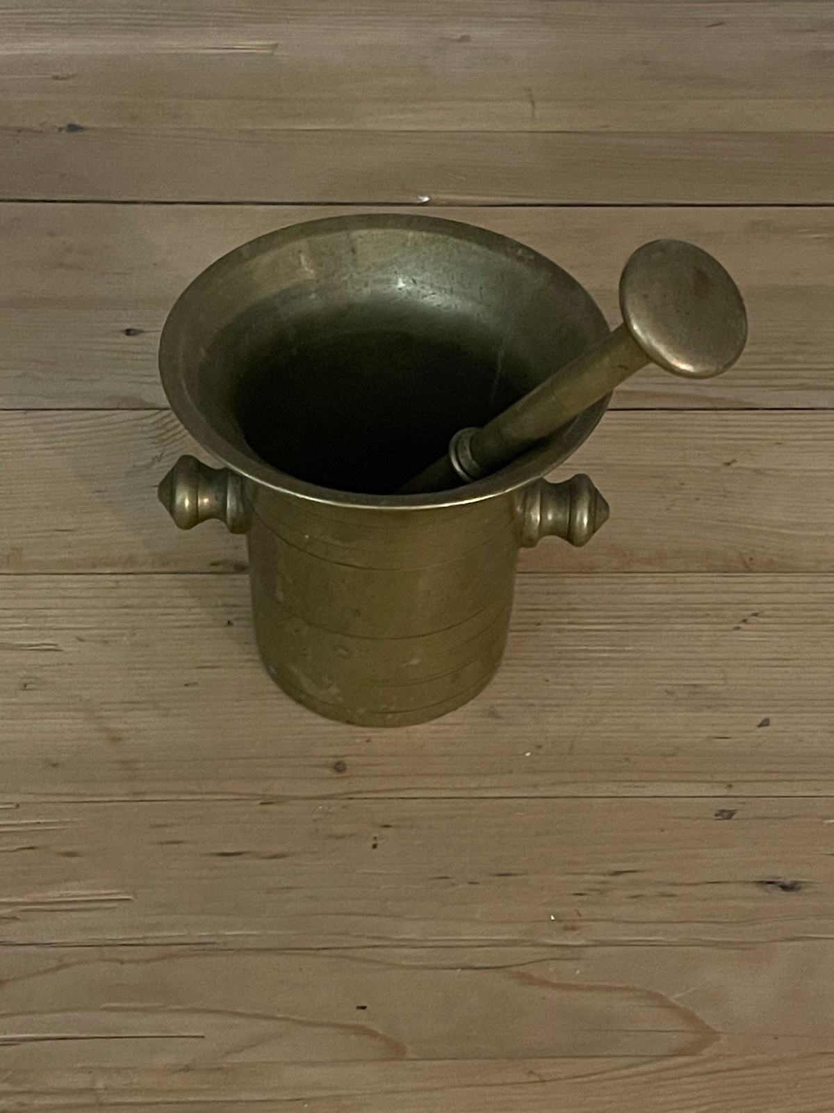 Stari avan i tučak - mesing