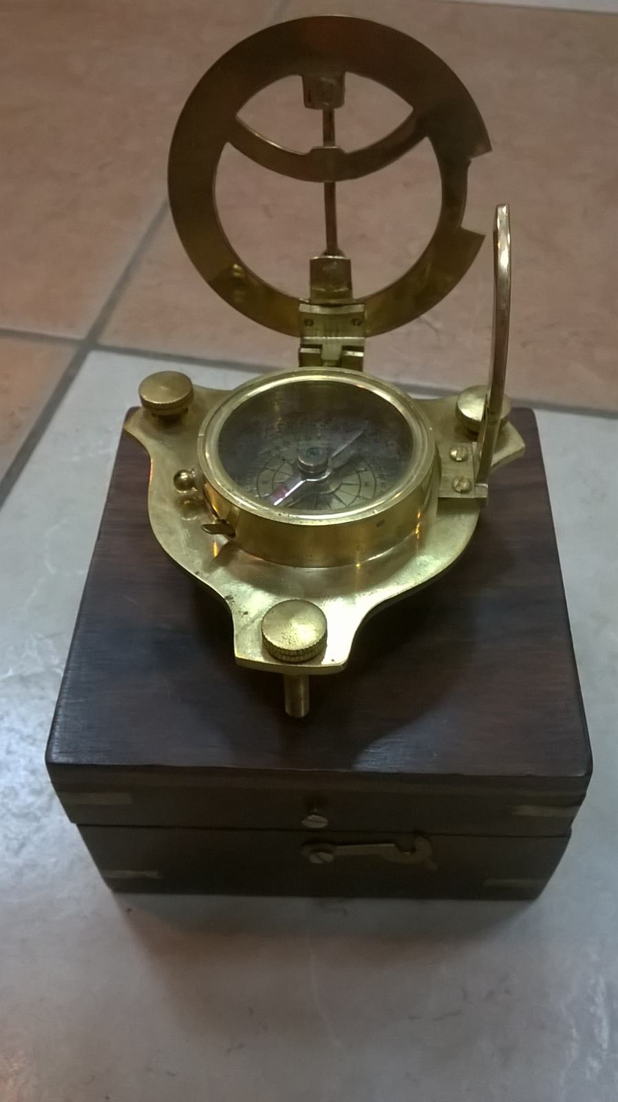Stari brodski kompas