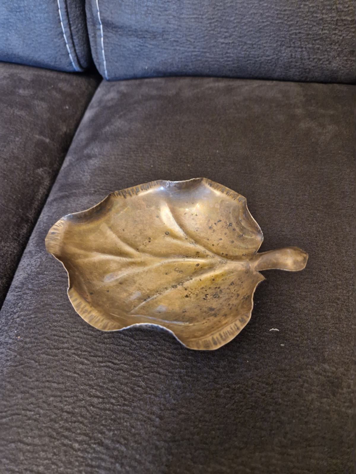 Stari dekorativni metalni list