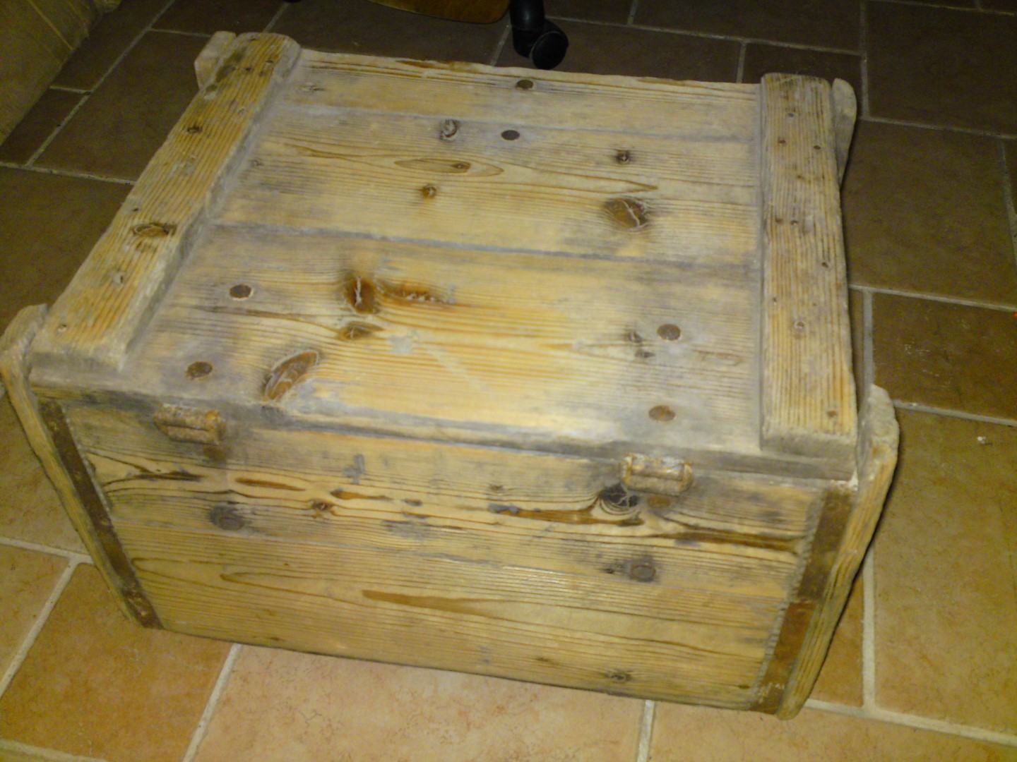 STARI DRVENI SANDUK Br. 2 - ZA ŠABESO - SA POKLOPCEM