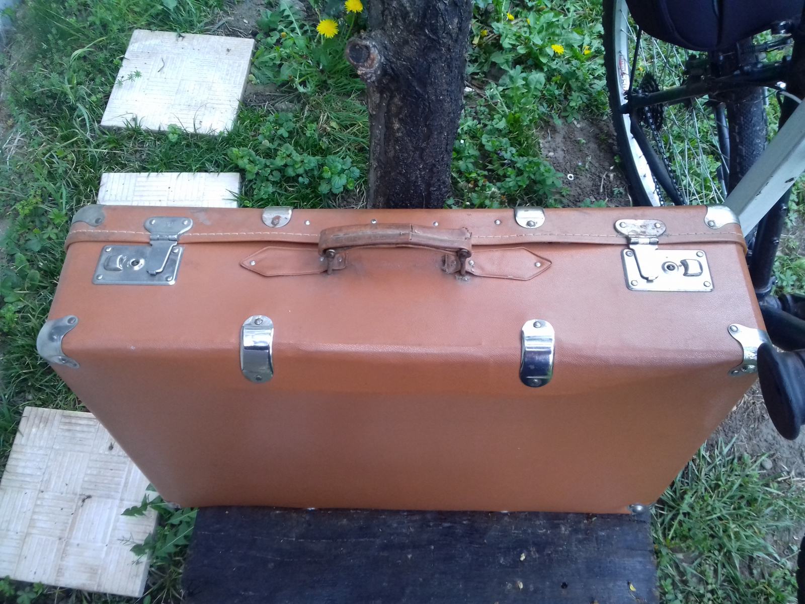 Stari kofer preko pedeset godina