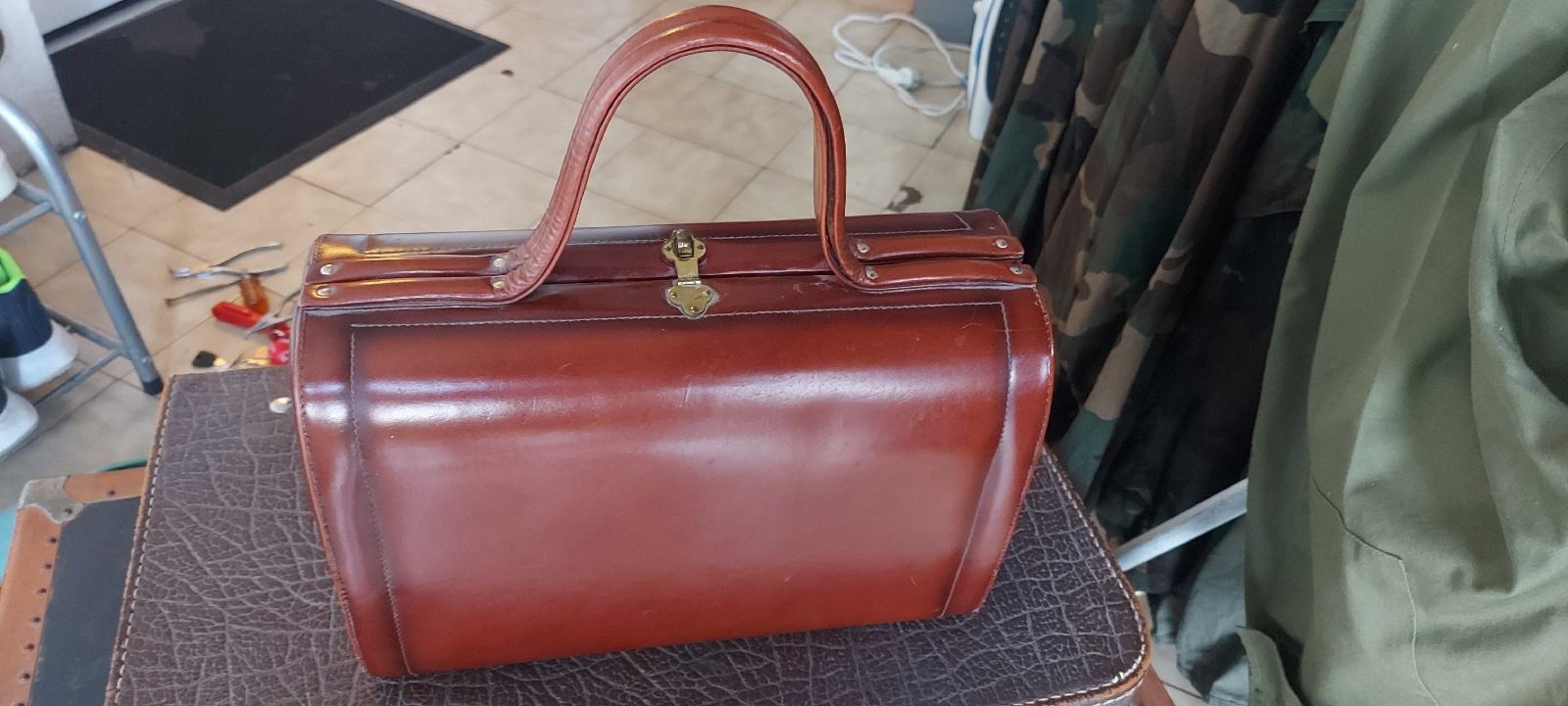 stara zenska torba uscuvana