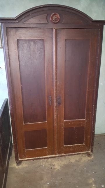 STARI ORMARI I KREVET