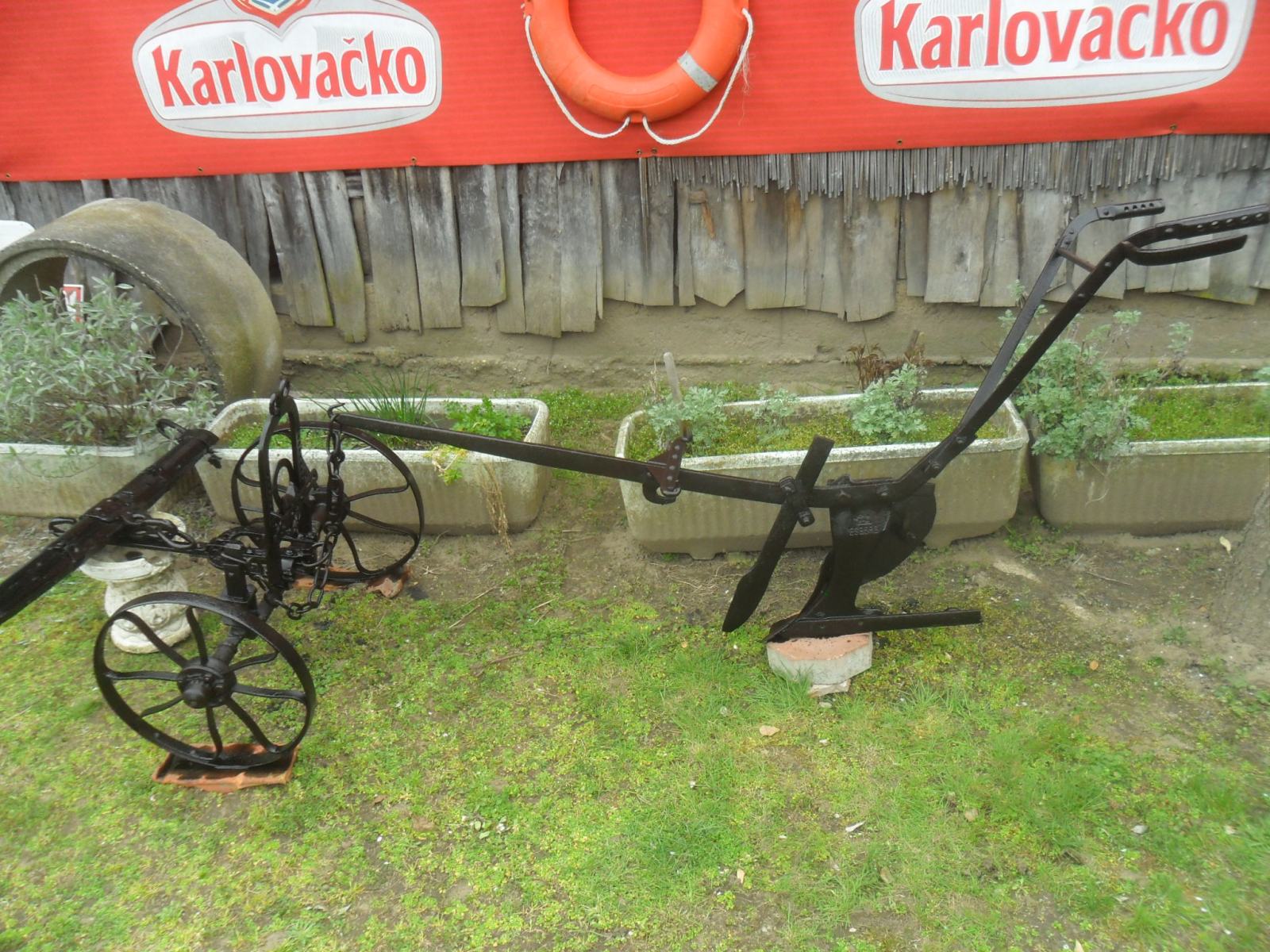 stari plug--zamjene za starine