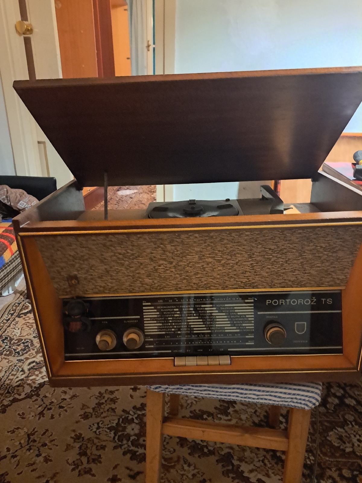 stari radio gramofon