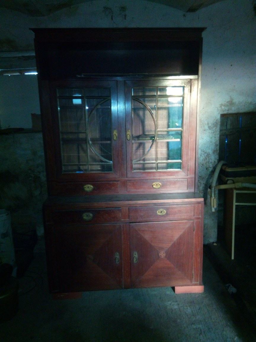 Stari regal ilti vitrina