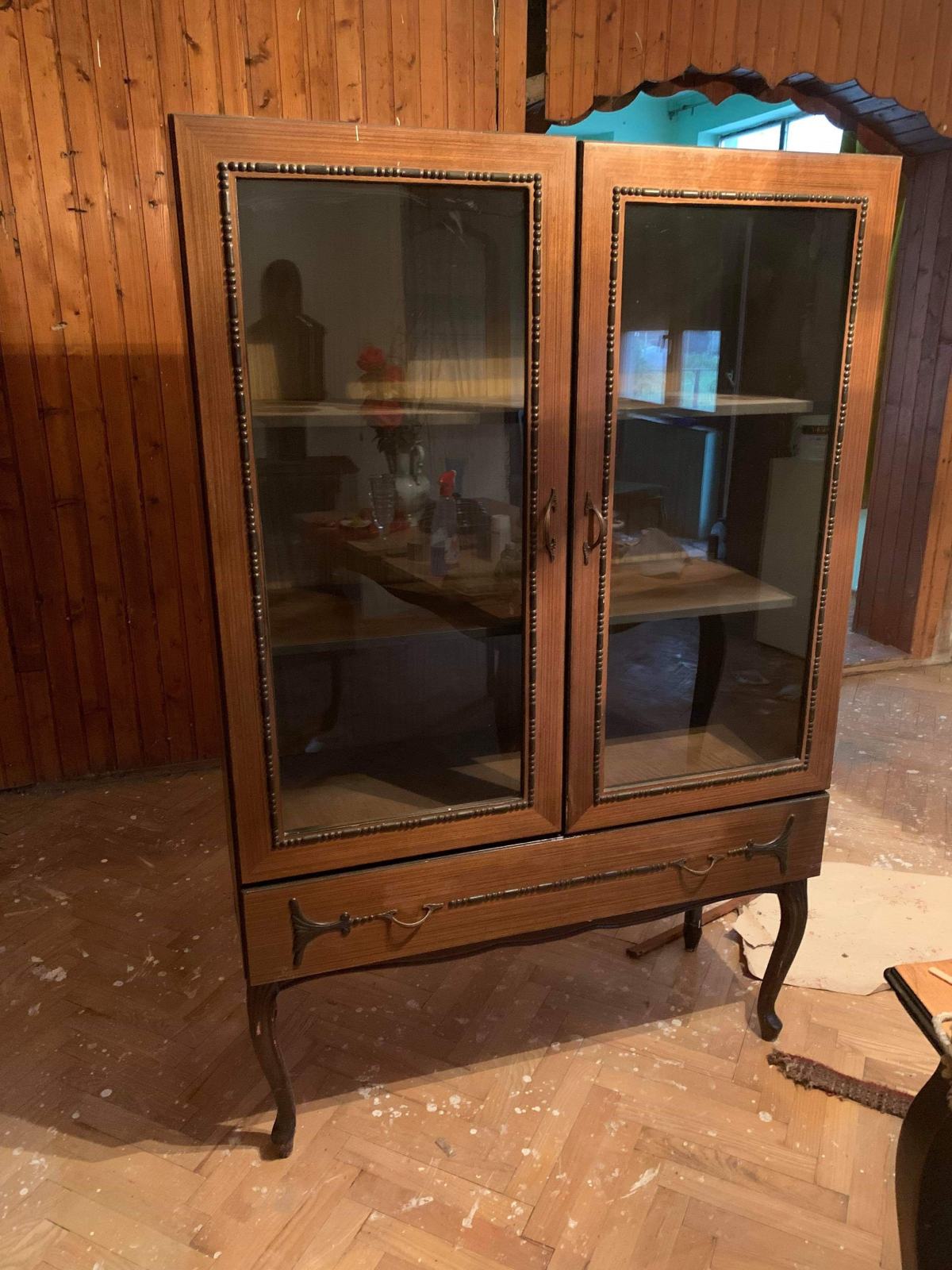 Stari regal puno drvo