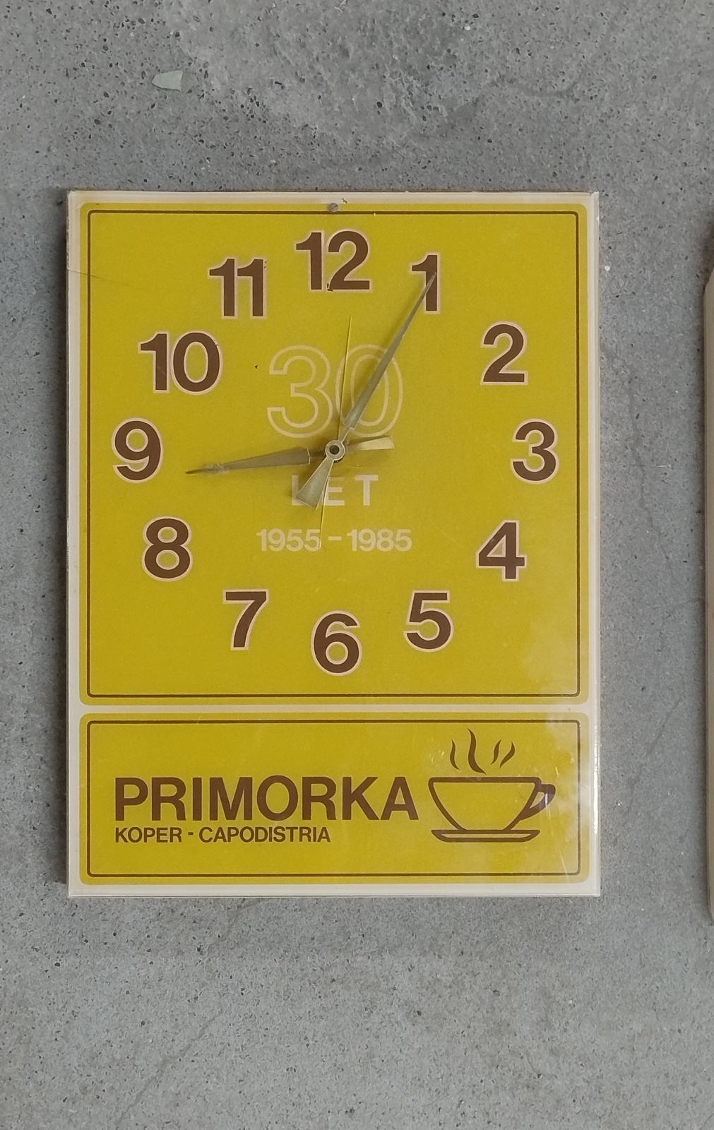 Stari reklamni sat Primorka Koper