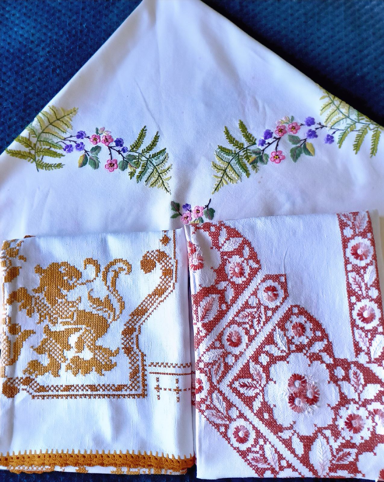 Stari ručno vezeni stolnjaci