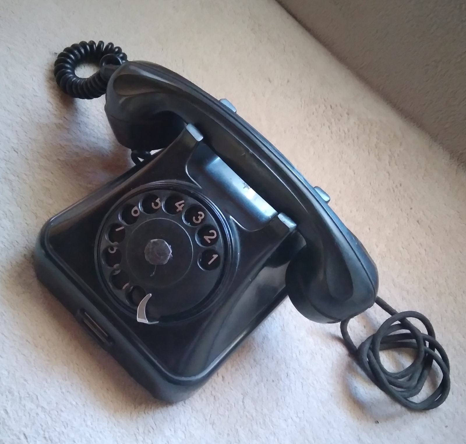 Stari telefon ISKRA ATA 11