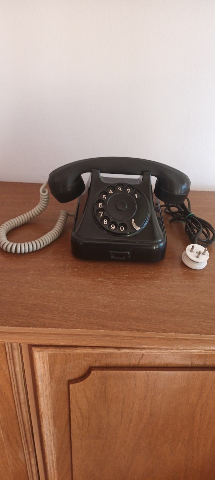 Stari telefon iskra ata 12