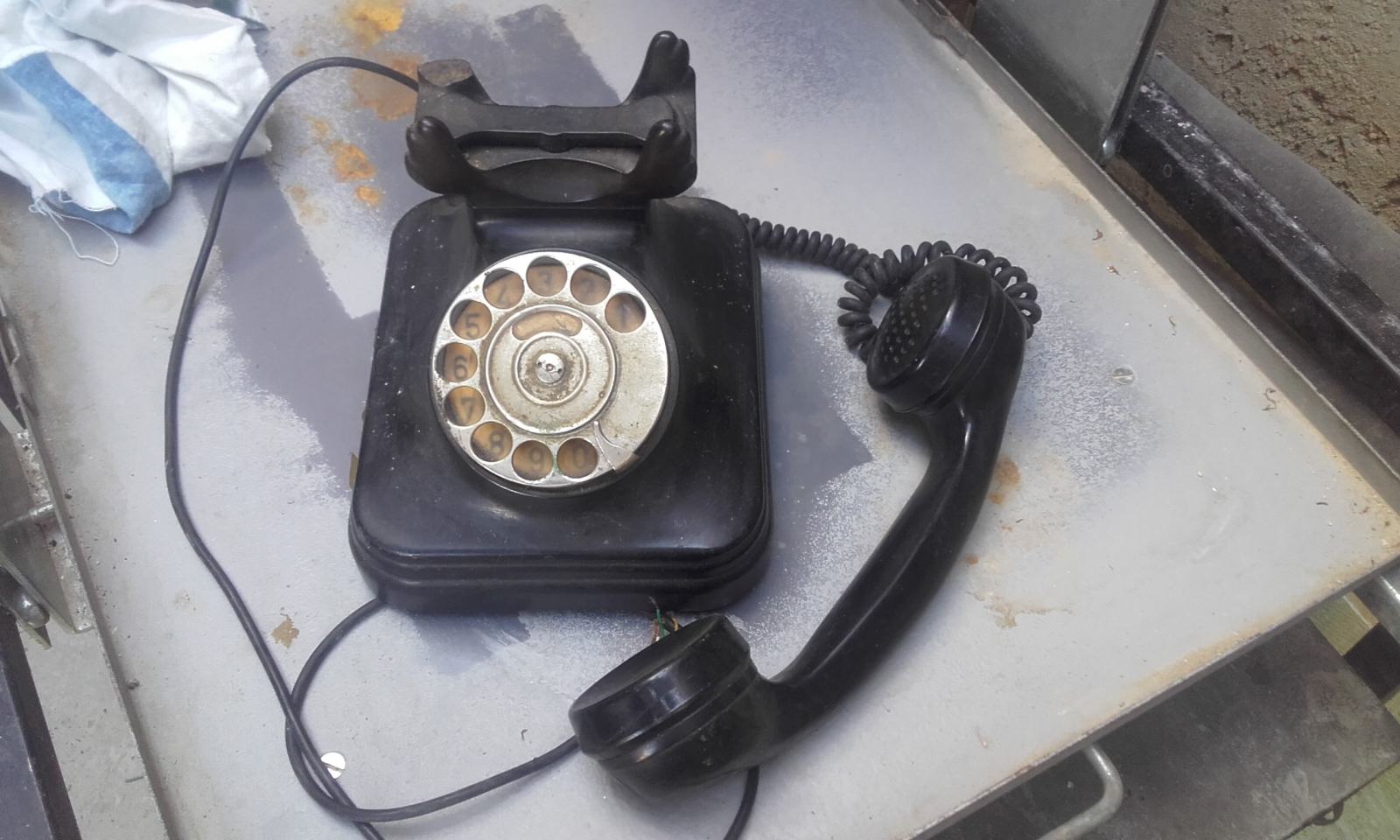 Stari telefon