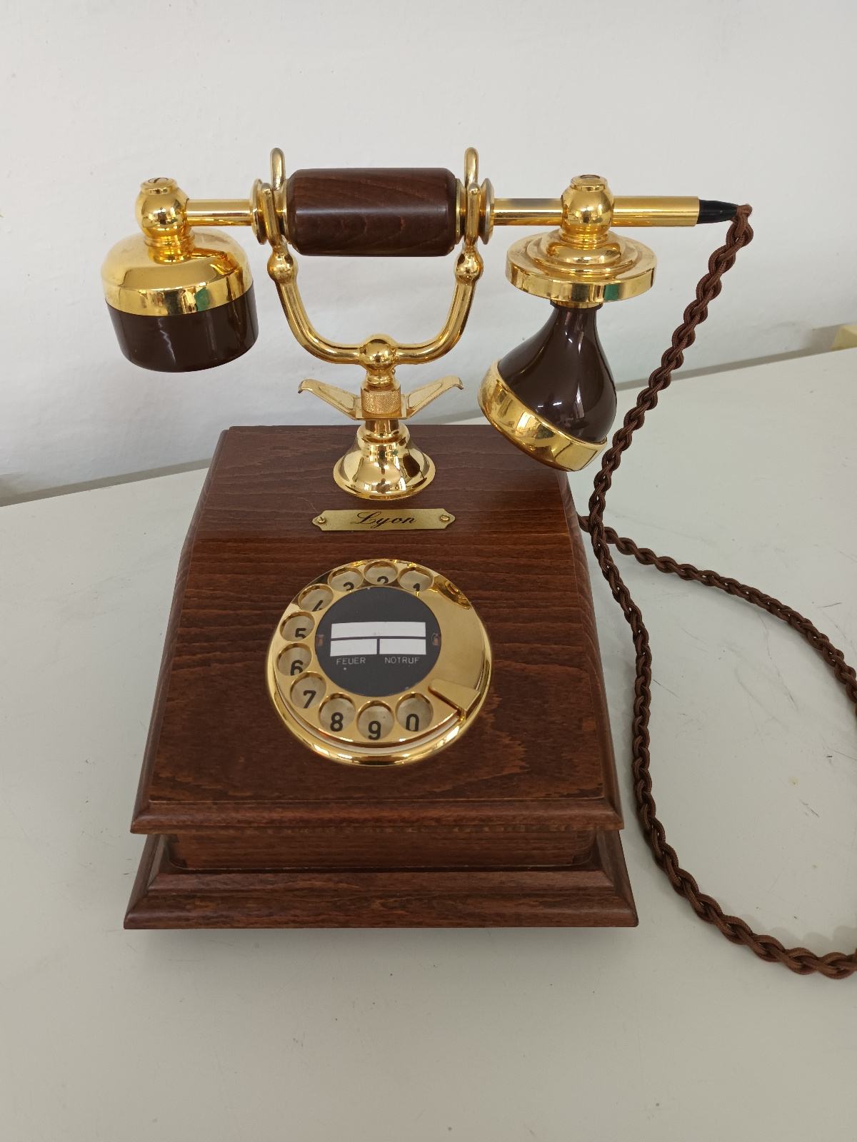 Stari telefon ukrasni