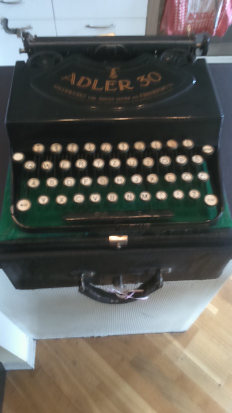 STARINSKA PISAĆA MAŠINA ADLER 30