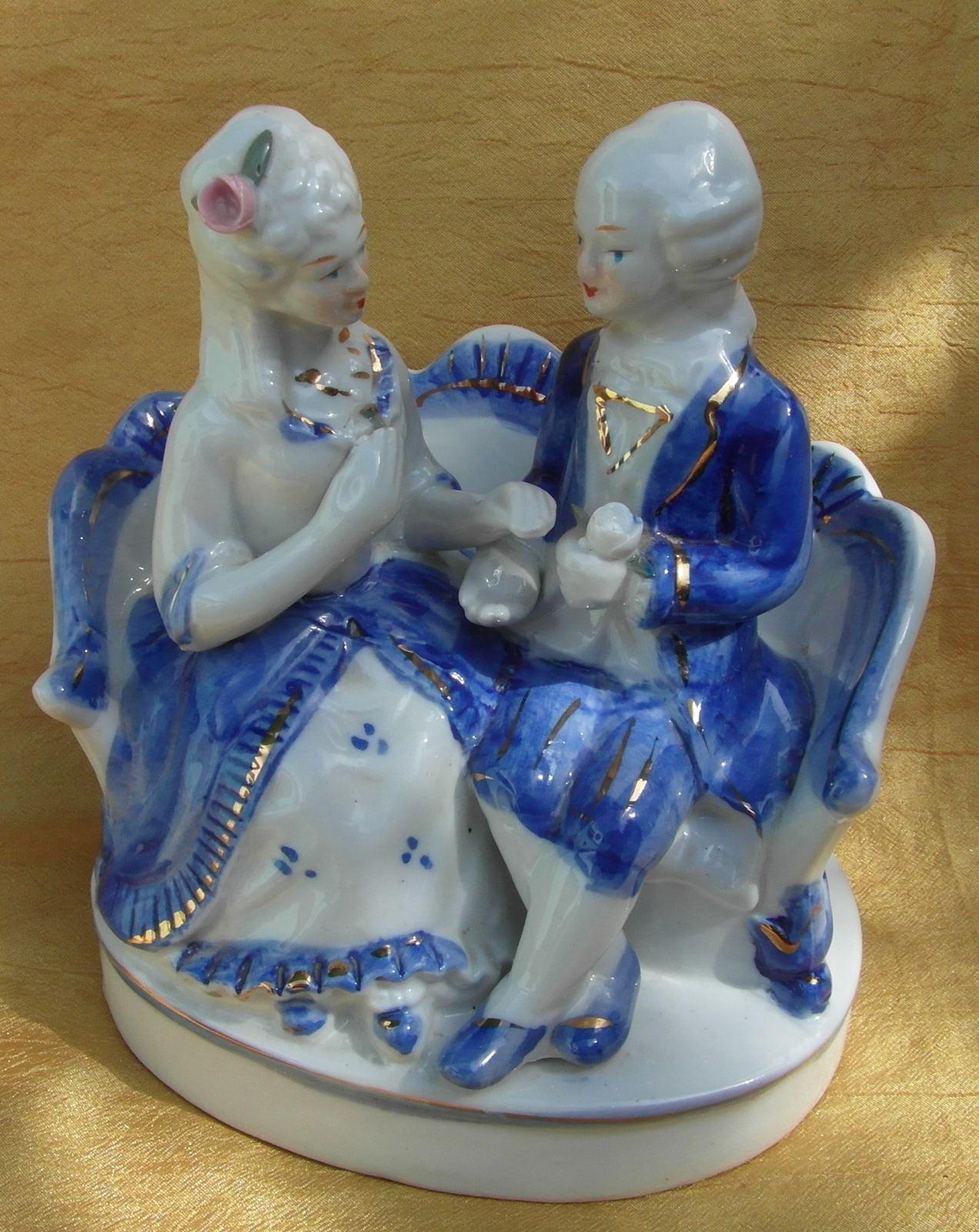 Starinska porculanska figura