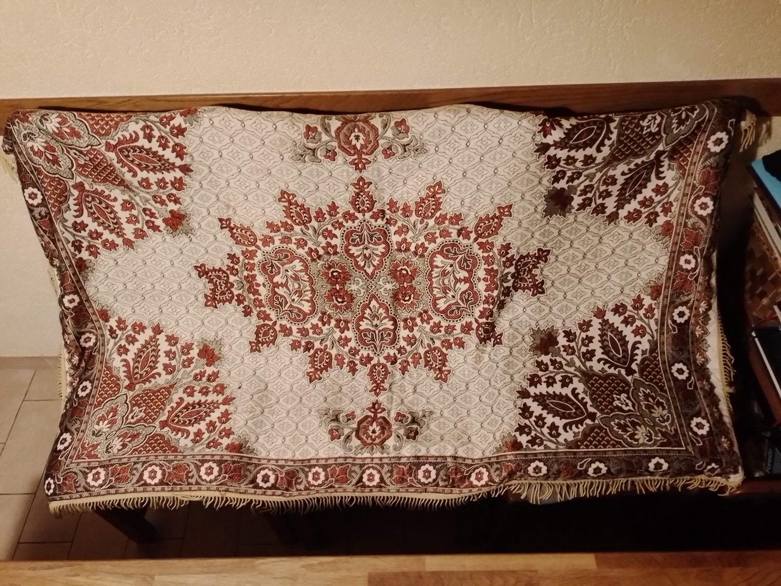 Starinski dvostrani stolnjak