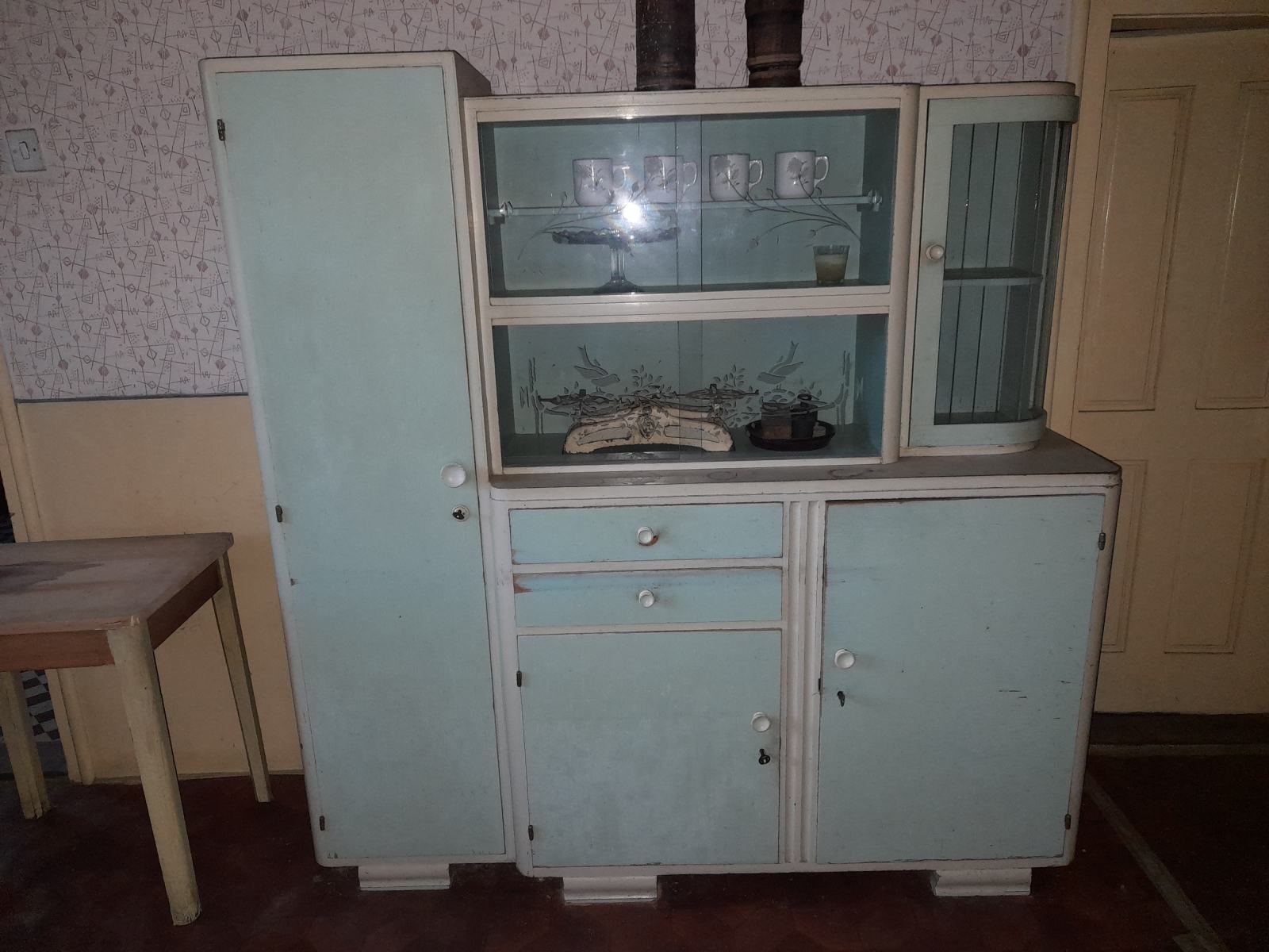 Starinski kuhinjski kredenc