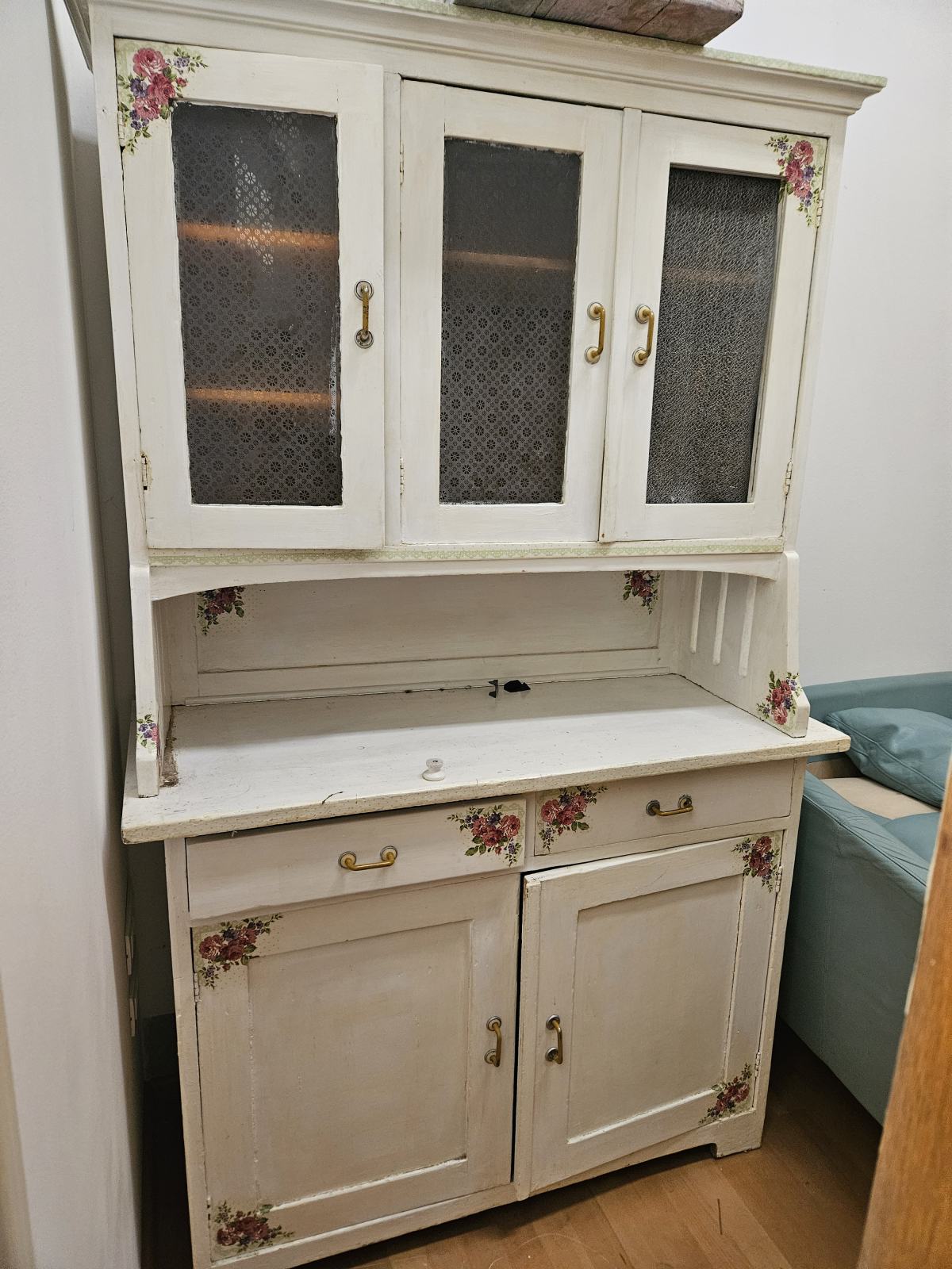 starinski kuhinjski kredenc