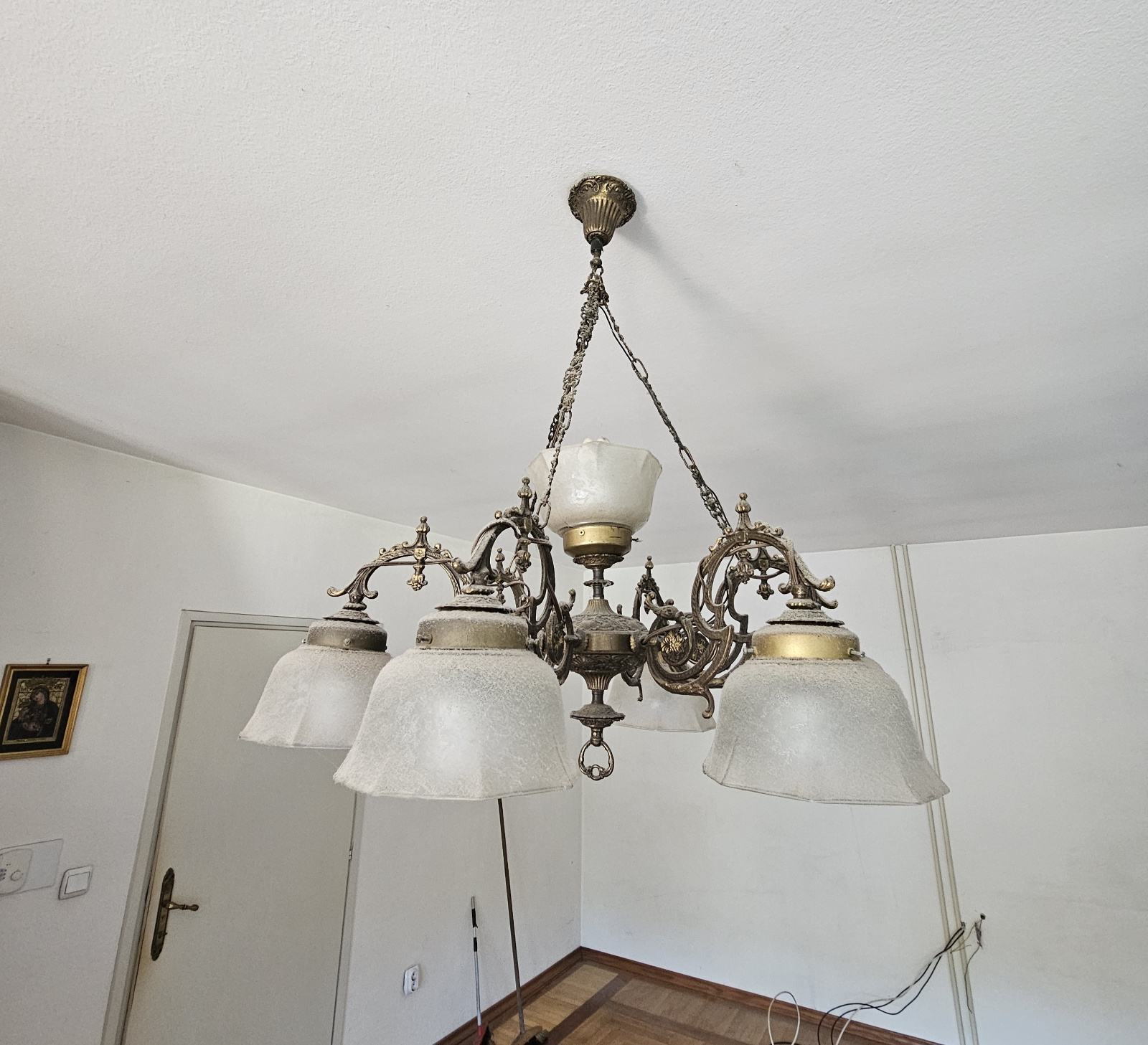 Starinski luster za strop