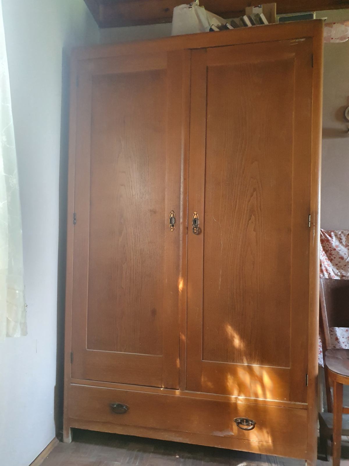Starinski ormar za odjeću