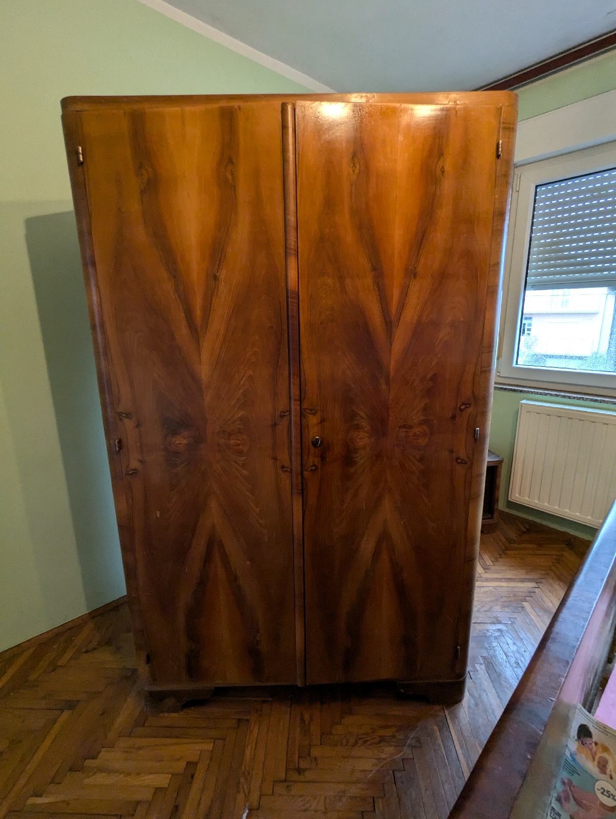 Poklanjam starinski ormar
